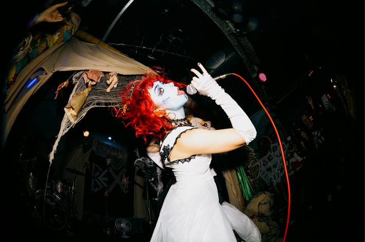 BEX punk rocker who want's the music to speak again